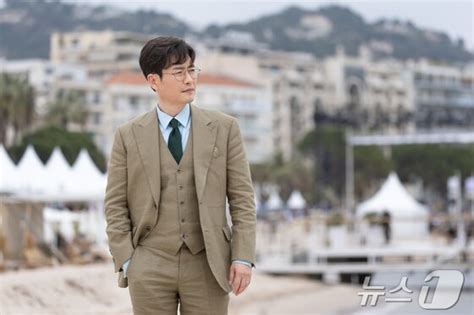 칸영화제 크루아제트 해변 걷는 류승완 감독 뉴스1