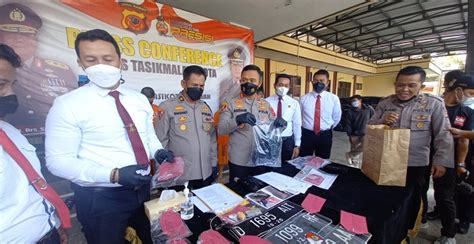 Sejak Di Area Dalam Bank Korban Yang Bawa Uang Banyak Sudah Diintai