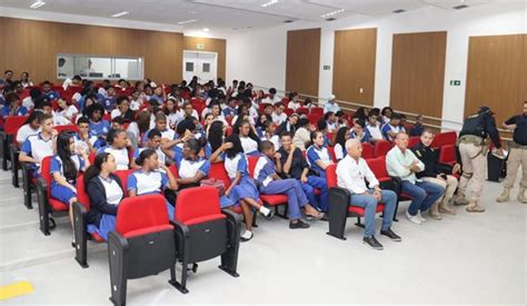 Alunos do Colégio Estadual de Tempo Integral participam de ação