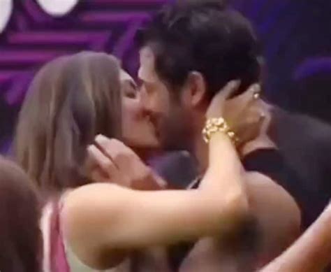 Bigg Boss Ott 2 Goes Berserk With Steaminess Akanksha Puri Jad Hadid