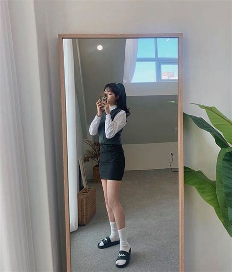 정 윤 บน Instagram 라떼는말야 생활한복핏 교복 입고다녔어 •︠ˍ•︡ ” 교복 스타일 교복 소녀