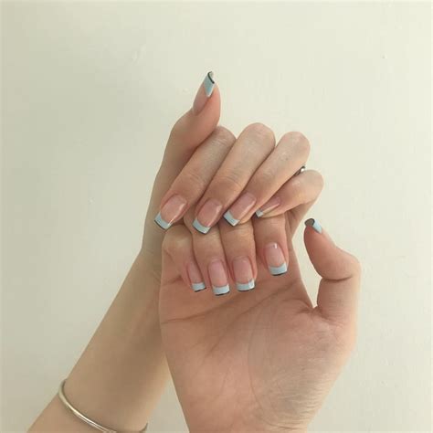 차홍아르더 도산점 네일 수석실장 최나라 On Instagram 깔끔한 프렌치💅🏻💙 ” 네일 프렌치 네일 예쁜 손톱