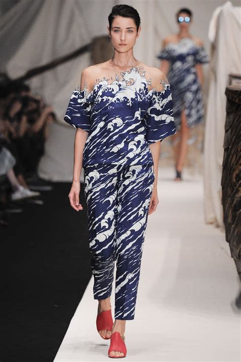 Alena Akhmadullina Russia Spring 2016 Fashion Show | Fashion, Fashion ...