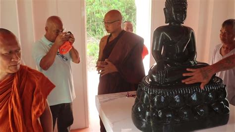 อัญเชิญพระพุทธรูป สิงห์ 1 แกะสลักจากหินแร่เหล็กไหล ประดิษฐานที่สำนัก