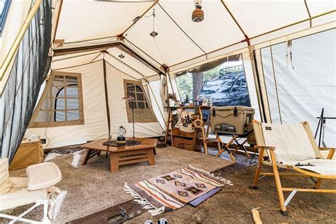 レイアウトの中心はお気に入りのテーブル！ 広々した Ogawa のテント内は快適 テント レイアウト キャンプ