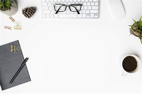 공급과 흰색 사무실 책상 테이블입니다 복사 공간 평면 상단 보기 누워 개념에 대한 스톡 사진 및 기타 이미지 개념 개념과 주제 데스크탑 컴퓨터 Istock