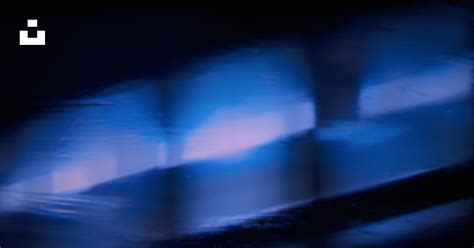 검은색 평면 컴퓨터 모니터 사진 Unsplash의 무료 파랑 이미지