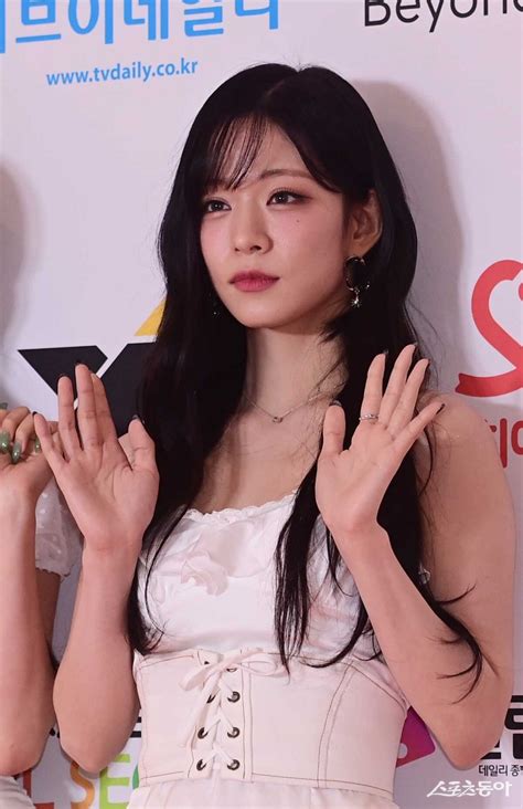 프로미스나인 이채영 빠져드는 눈빛 [포토]｜스포츠동아