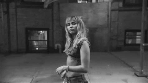 Omg Miley Cyrus Reaction Gifs Vrogue Co