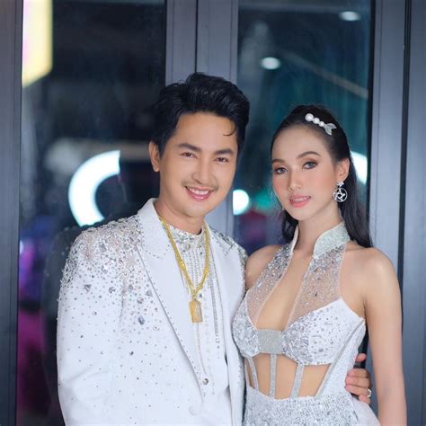 โชว์สวยๆจากหัวหน้าบอย ศิริชัย อุ้ย อรุณี หมอลำใจเกินร้อย แฟนเพจ