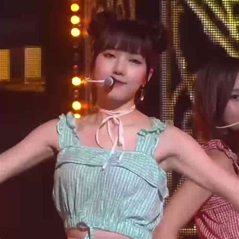 정예린 아카이브 On Twitter 170804 이분의 일 예린 Cut 🐥🐻‍ ️ 여자친구 예린 Yerin