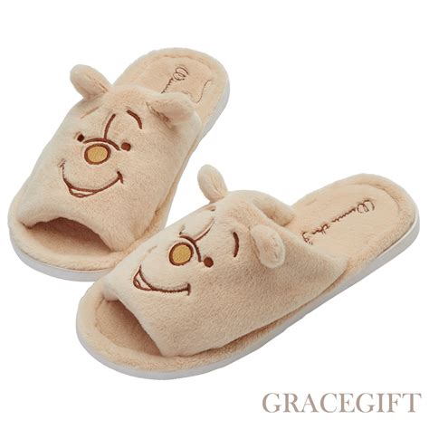 【grace T】anjou聯名 迪士尼小熊維尼款立體絨毛室內拖鞋 黃 Yahoo購物中心