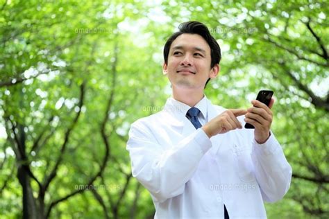 日本人男性医師の写真素材 Fyi04614675 ストックフォトの Qlean Market（キュリンマーケット）