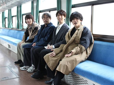 紀州鉄道に乗るキュウソネコカミのメンバー（2024年3月5日撮影） 和歌山経済新聞