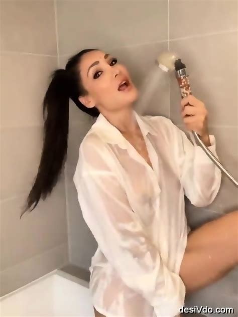 Indian Sexy Celebrity Sofia Hayat