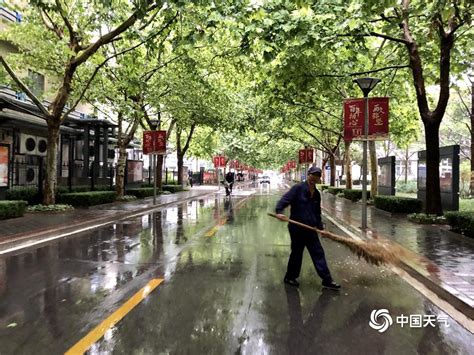北京降雨致路面湿滑 早高峰注意安全 图片频道