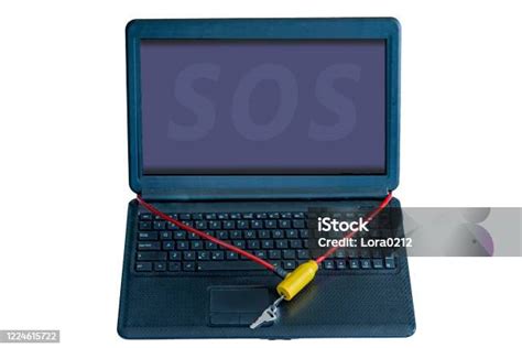 흰색 배경에 검은 노트북 잠겨 모니터에 비문 Sos 0명에 대한 스톡 사진 및 기타 이미지 0명 검은색 노트북 Istock