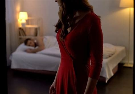 Девојка го затекнала својот дечко со друга жена