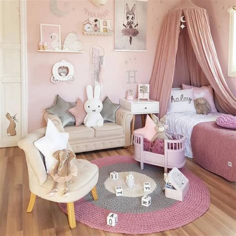 ایده تزیین ساده اتاق خواب با ریسه تزیین اتاق دخترانه کودک