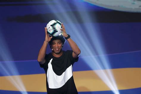 Ex campeões do Mundo pelo Brasil reúnem se em jogo solidário para