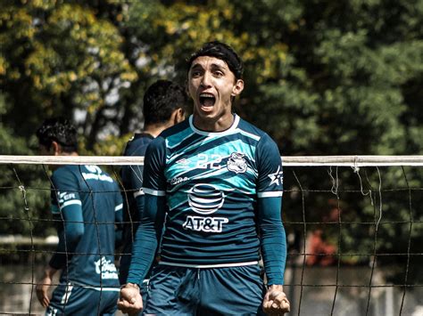 La peculiar presentación de Omar Fernández con León Infobae