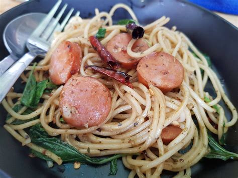 สปาเก็ตตี้ผัดพริกแห้งใส้กรอกรมควัน • Image ร้าน ข้าวอินทาวน์ 19 ทาวน์