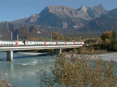 SBB Dosto Basel Chur auf der Rheinbrücke bei Bad Ragaz 22 10 00