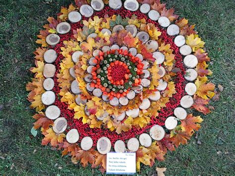 Dabas Materiālu Košās Rudens Gleznas Iedvesmojies No Skolēnu Darbiem
