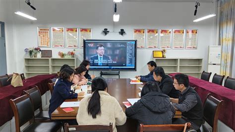 社管系第一党支部参观学校第三届廉政文化作品展 社会管理与服务系
