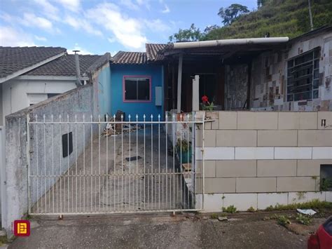 Casa na Rua dos Açores 73 São Sebastião em Palhoça por R 180 000