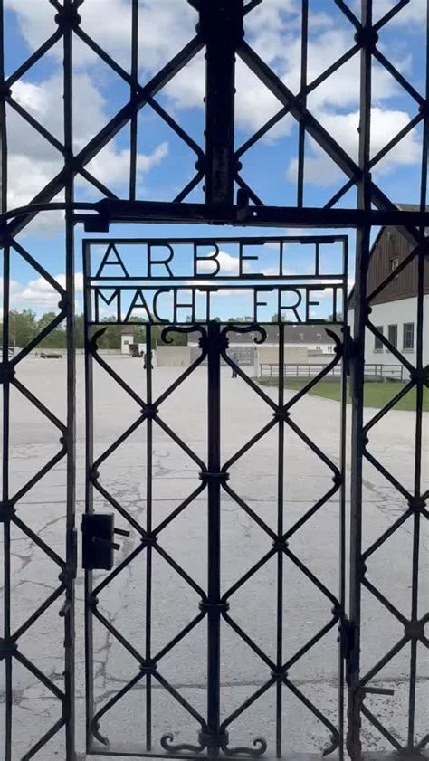 德國慕尼黑dachau集中營 覺得德國人🇩🇪最屌最值得尊敬的是 勇於承認自己的錯誤， 把集中營留著，在那段時間做過什麼事情，一五一十給記錄下來