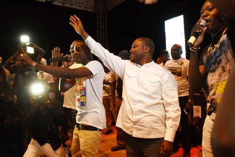 Sidiki Diabaté enflamme plus de 80 mille spectateurs à Bouaké pour le