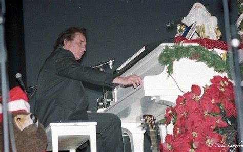 Johnny Cash Checking Out His Piano Chops In Branson At The Christmas
