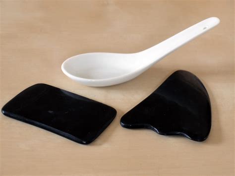 Gua Sha Praxis für traditionelle chinesische Medizin