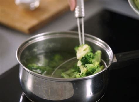 西蘭花炒鮮魷食譜、做法 Janet家常小菜食譜的cook1cook食譜分享
