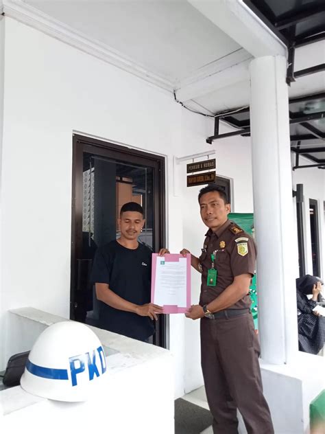 Sejumlah Mahasiswa Unjuk Rasa Didepan Kejati Maluku Referensi Maluku