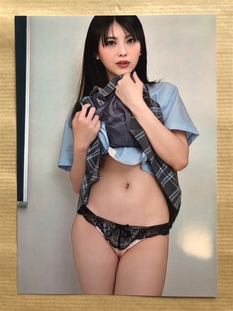 Yahooオークション 浜辺美波 生写真