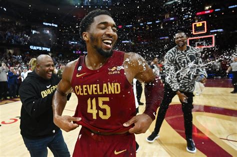 Nba Cavs Donovan Mitchell Out At Least A Week Due To Broken Nose