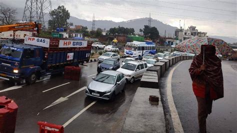 Jammu And Kashmir Weather Light Rains Affect Traffic Movement On