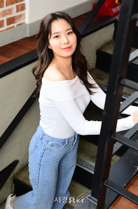 최연수 20대 모델의 상큼한 비주얼 인터뷰 포토