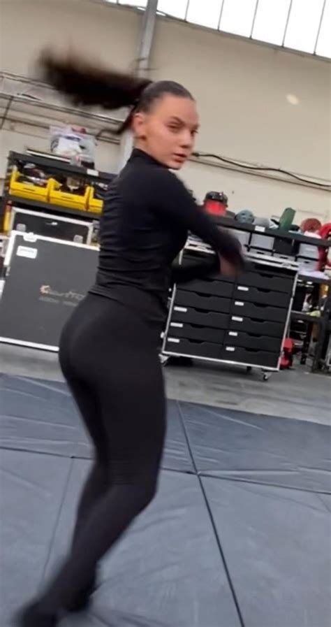 Booty Stills Rdafnekeen