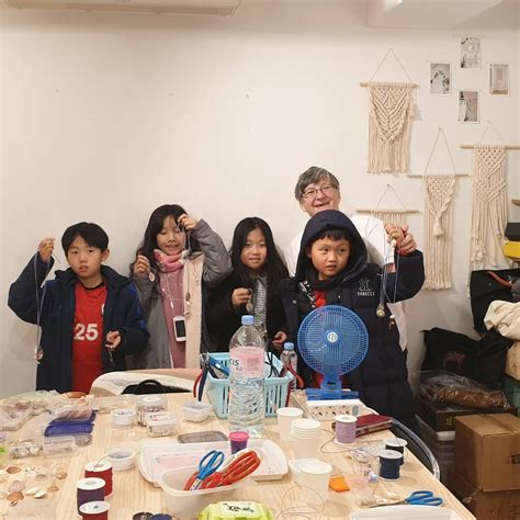 제주 모이소 영어로 만들는 제주이색체험 제주 조개로 나만의 목걸이를 만들어 봤어요 메니큐어로