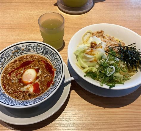 丸源ラーメン で とろける半熟卵の 冷 旨辛 肉つけ麺 夏にはぴったり 旨い😋 丸源ラーメン とろける半熟卵の 冷 激辛 肉つけ麺