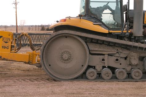 Challenger MT865 Track Tractor Walk Around Page 1