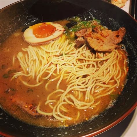 一堆嚷著請不到人的店，卻不請中年族群，這是什麼奇怪現象？ 在社群上這些現象看到我都覺得很微妙 中年族群也許是因為環境的關係公司收了，瞬間失業，想轉換餐飲卻不被錄取，這群人正是上有老下有小，有些