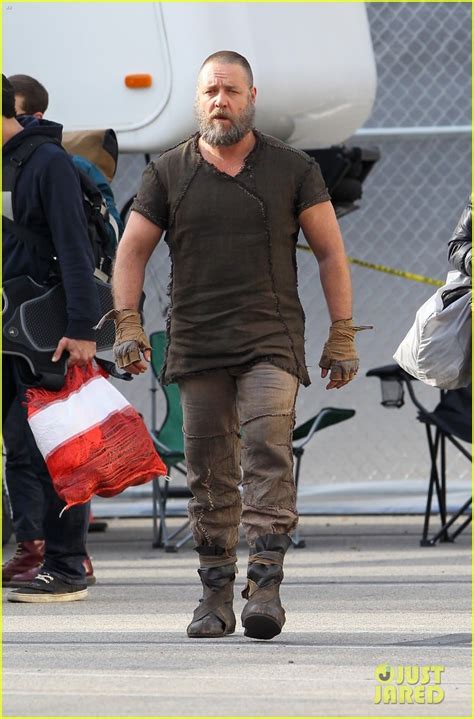 Emma Watson Noah Set With Russell Crowe Photo 2739947 Douglas