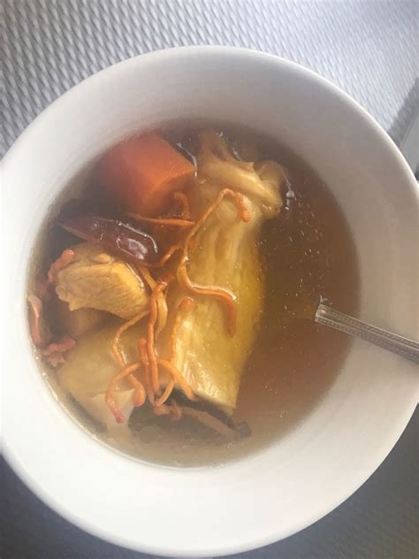 【花胶虫草花煲鸡汤的做法步骤图，怎么做好吃】会烧饭的猪猪下厨房