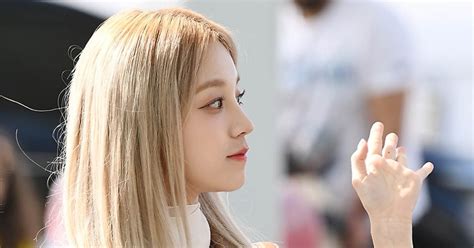 여자아이들 우기 인형의 인사 엑s Hd포토