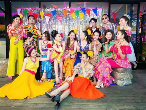 🥰ถ้าอยากให้ธีมงานวัดออกมา ดูหรู ชุดย้อนยุค ชุดทองกวาว
