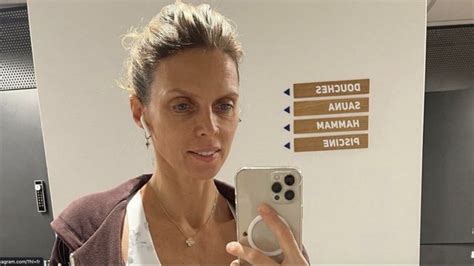 Qu est ce que je suis émue Sylvie Tellier en larmes pour sa dernière édition de miss France